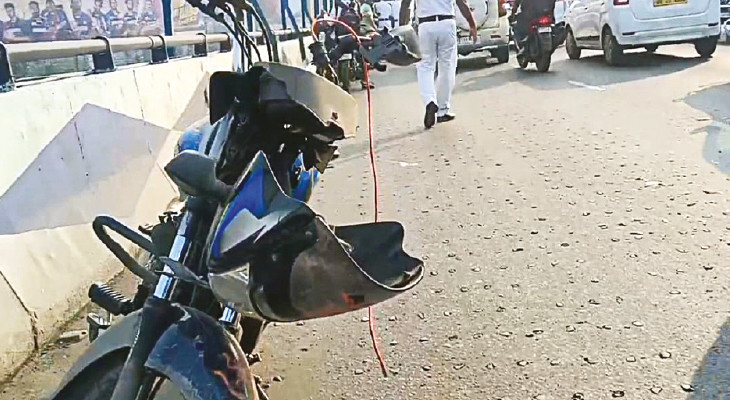 Young woman injured in accident on flyover while going for interview