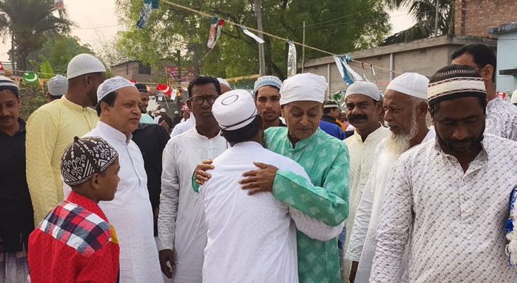 Minister Swapan Debnath exchanging Eid greetings at Hemayetpur Muslim ...