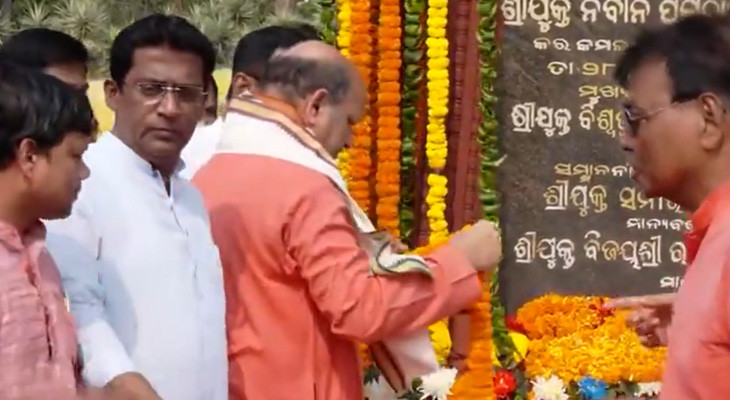 BJP leader Manmohan Samal pays homage at Madhusudan Das' statue in ...