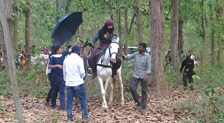 Crowds gather in Aduria jungle to see 'Raghu Dakat' Dev