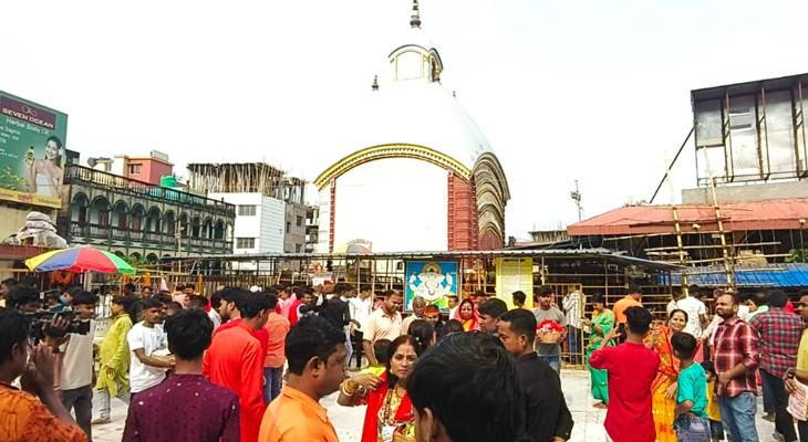 Devotees throng tarapith to offer puja on Falharini Amavasya