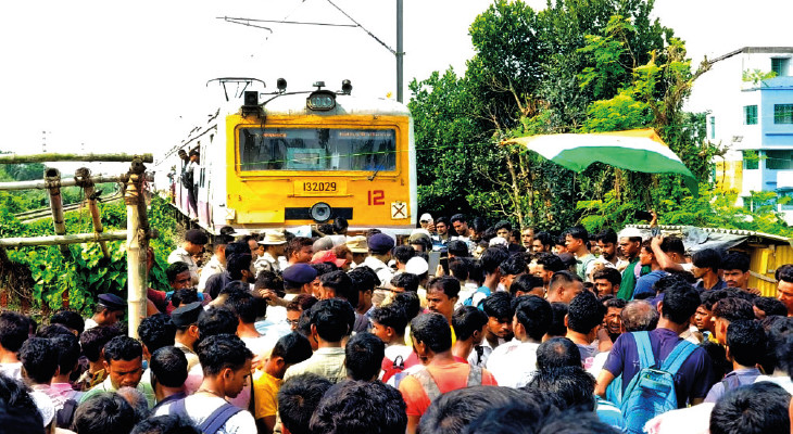 Passengers stranded again due to blockade on Sealdah South branch, 15 local trains cancelled