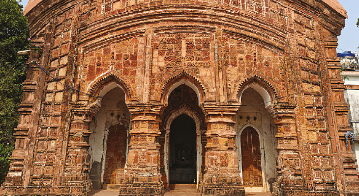 Crowds of devotees flock to see 300-year-old Atchala temple