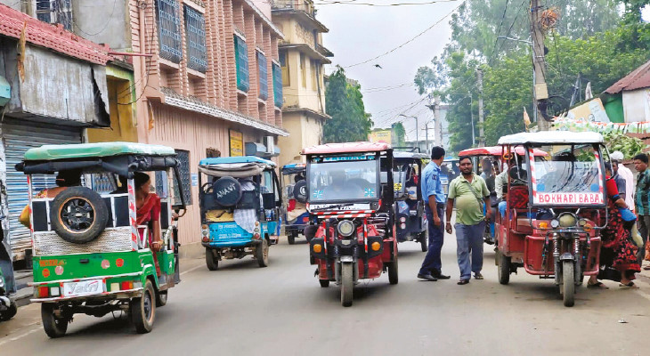 Administration launches drive to control auto and toto traffic in ...