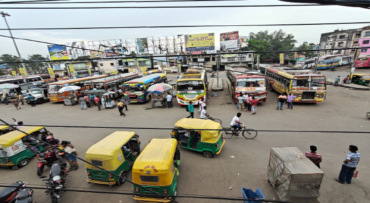 Bus strike called in Hooghly today demanding ban on illegal toto-auto