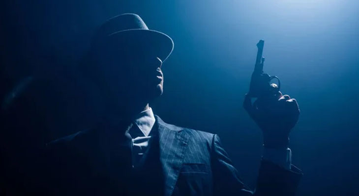 The relationship between two gangsters is broken, discussed.
