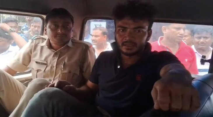 Attempt to touch a teenager's private parts while blocking the road in ...