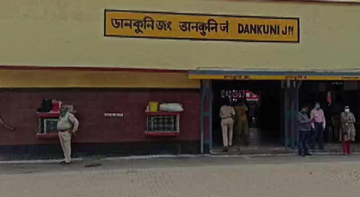 Youth commits suicide by jumping from overbridge at Dankuni station