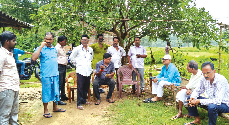Party district leadership stands by family of Trinamool worker killed ...