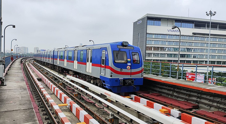 A passenger attempted suicide at Rabindra Sarobar Metro station ...