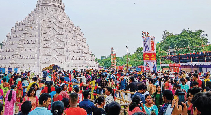 Kalyani is now the new hotspot on the puja map. Huge crowd at the ...