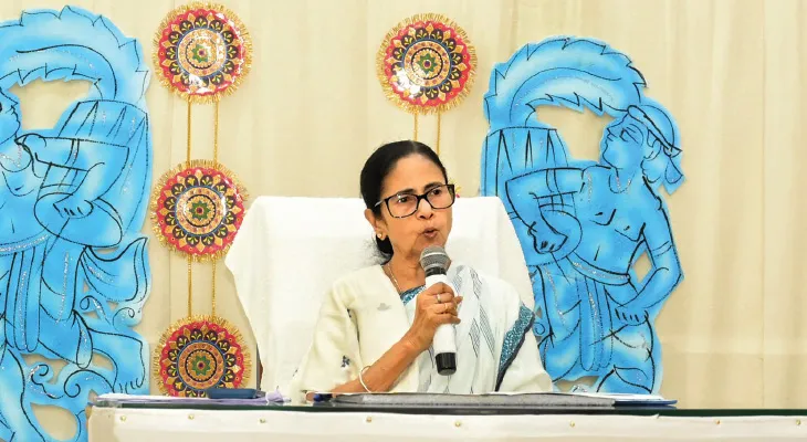 Chief Minister Mamata Banerjee inaugurates Suruchi Sangha's Puja ...