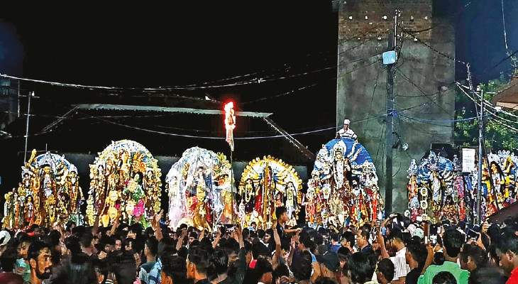 Carnival-style procession with idols in Ramgopalpur, Galsi, following ...