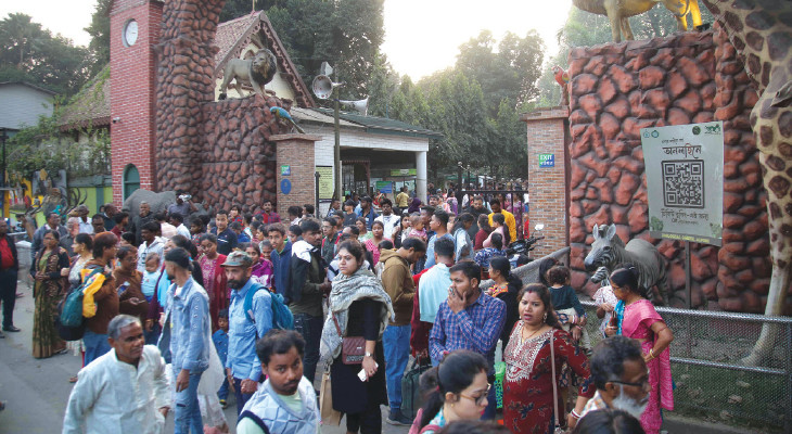 huge Crowds at Zoo-Ecopark on first weekend of December