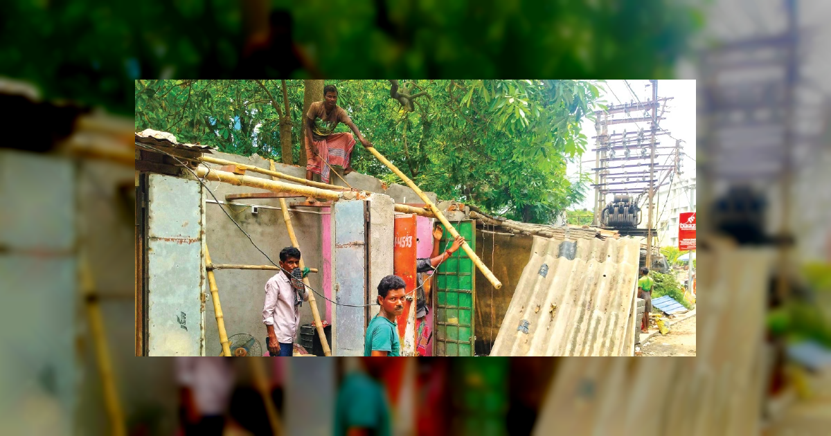 Bulldozer threat at Arambagh Medical Complex - Bartaman Patrika