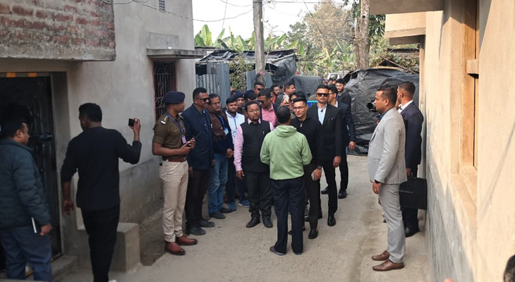 Abhishek Banerjee meets the family of Asit Sarkar
