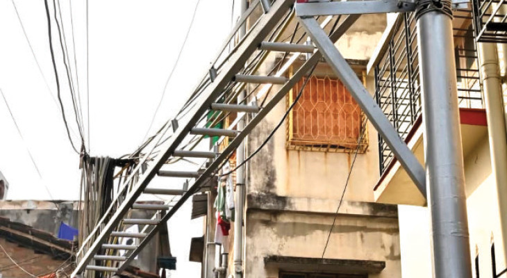 Cable bundles in cable trays on poles to prevent visual pollution in ...