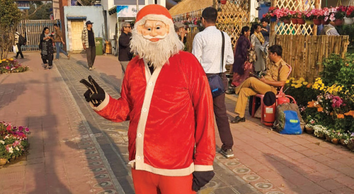 Even Santa Claus sweats in the hot sun, wearing thick clothes and ...