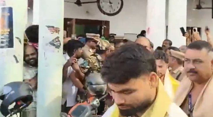 Indian cricket team players offer prayers at Padmanabhaswamy temple in ...