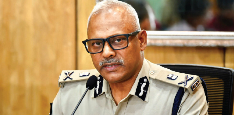 Joint control room with central forces, police on alert, riots and ...