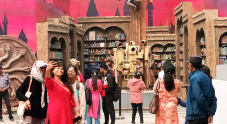 রবীন্দ্রসদনের আকাশে উড়ছে হ্যারি পটার, ডিম পেড়েছে ডাইনোসর - Bartaman ...